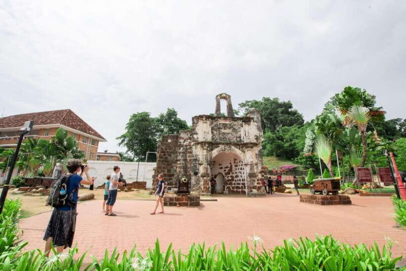 Kuala Lumpur: Private Malacca Night Tour w/Cruise & Trishaw - Key Points
