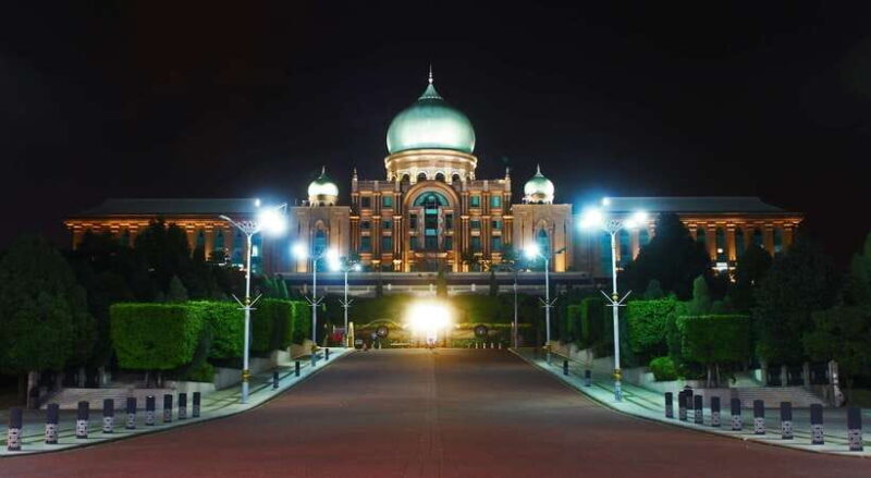Kuala Lumpur: Putrajaya City Tour with Lake Cruise - First Stop: Taman Warisan Agricultural Heritage Park