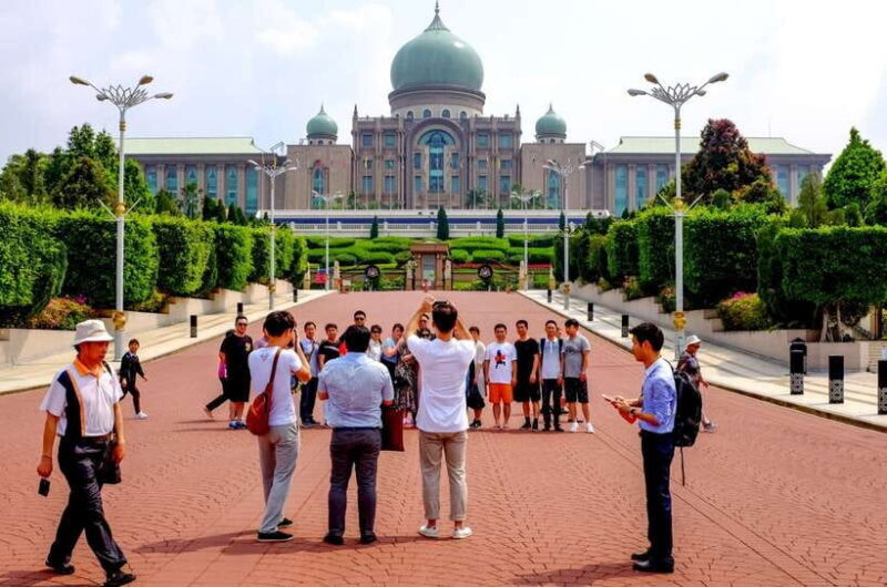 Kuala Lumpur: Putrajaya City Tour with Lake Cruise - Architectural Marvels: The Pink Mosque and Perdana Putra