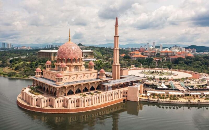 Kuala Lumpur: Putrajaya Lakeside Views & Pink Mosque Ride - Practicalities and Value