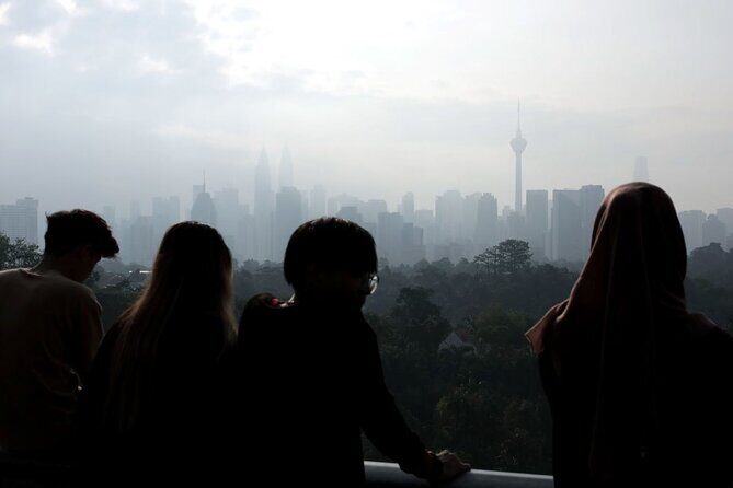 Kuala Lumpur Sunrise Tour With Breakfast Teh Tarik & Roti Canai - Detailed Breakdown of the Itinerary