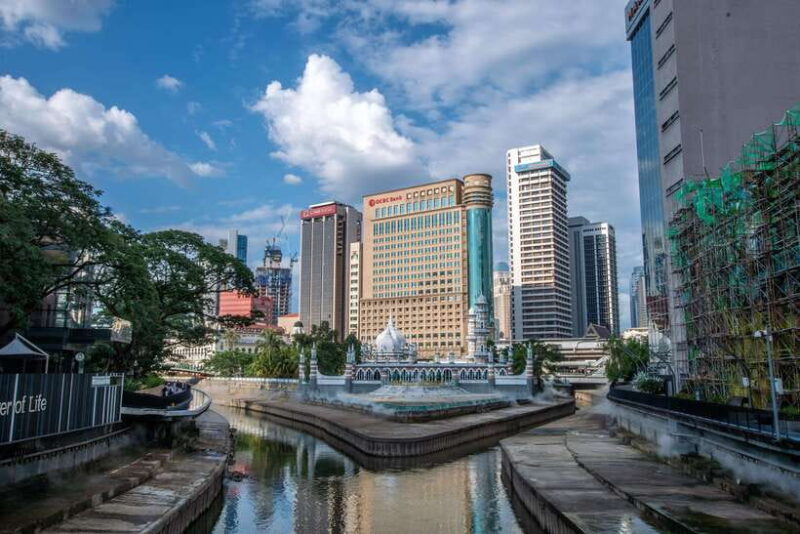 Kuala Lumpur: Tour with 21 Attractions - Batu Caves: The Religious Landmark