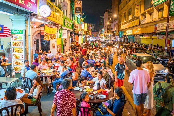 Kuala Lumpur's Urban Evening Food Tour - Stop 1: The Heart of Malaysian Flavors at Lot 10 Hutong