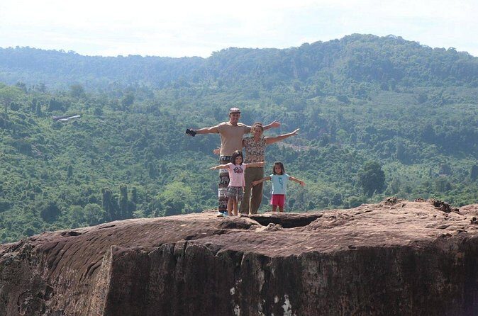 Kulen Waterfall and 1000Lingas Join-in Tour by Minivan - The Spectacular Poeng Ta Kho Cliff