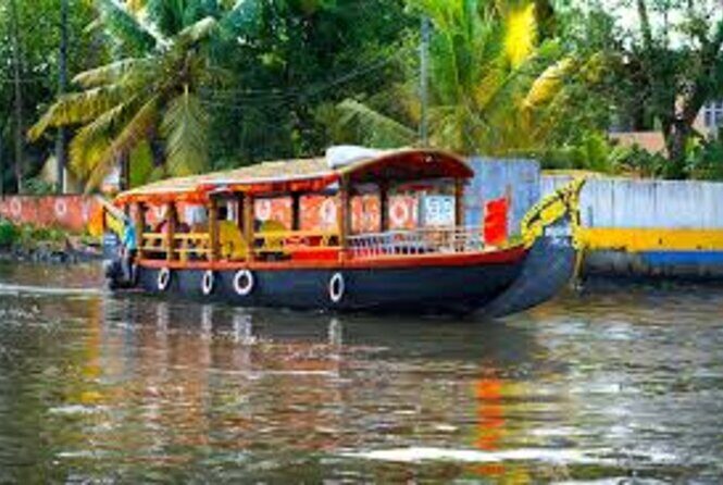 Kumarakom Explore Backwaters & Birds at Coconut Lagoon Pick&Drop - An Authentic Day Exploring Kerala’s Backwaters and Villages