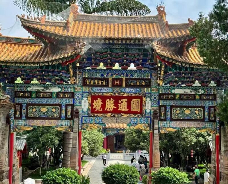 Kunming: Half-day tour of Bihu Lake and Yuantong Temple - Key Points