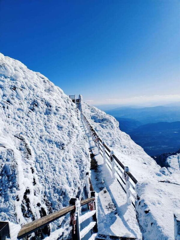 Kunming: Jiaozi Snow Mountain Overnight with Sunrise Hiking - Introduction