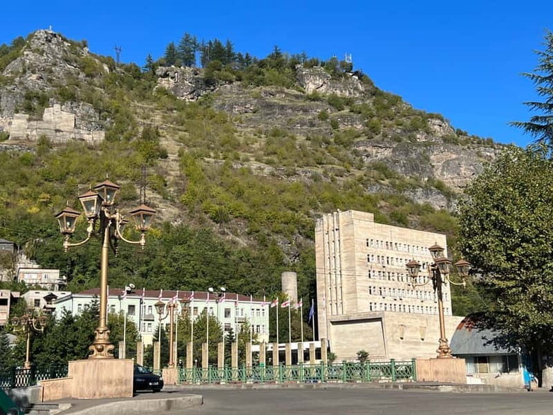 Kutaisi: Chiatura Cable Cars & Katskhi Pillar Guided Tour - Mghvimevi Convent: Spiritual Serenity