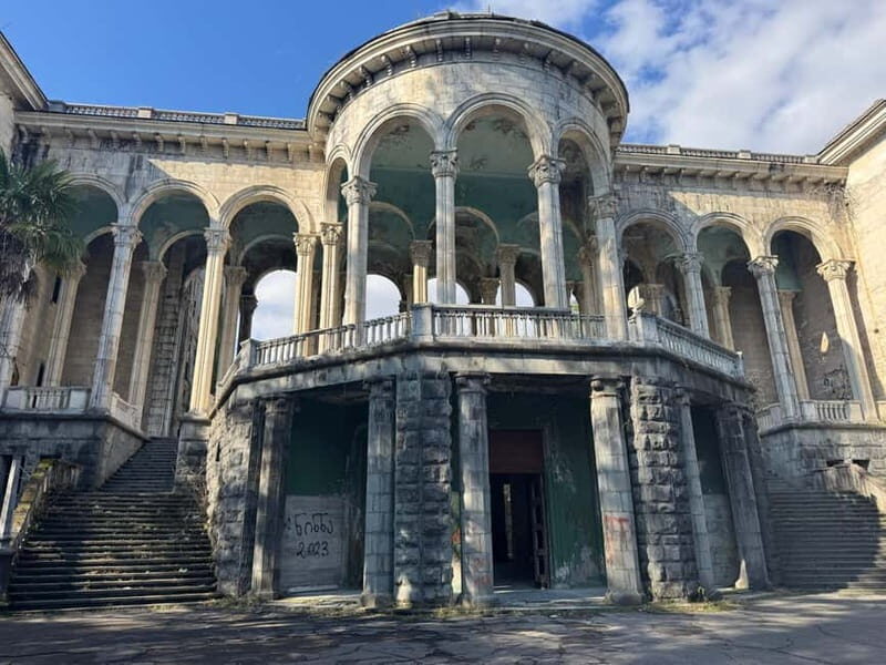 Kutaisi: Tskaltubo Town and Tetra Caves with Wine Tasting - The Behind-the-Scenes of Soviet-Era Tskaltubo