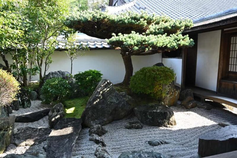 Kyoto: 700-Year-Old Daitokuji & Local Tasting - Key Points