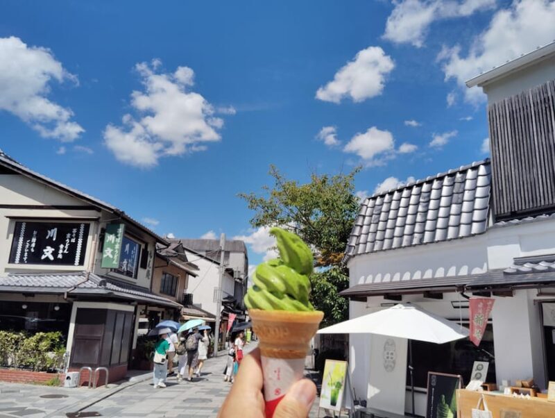 Kyoto: Enjoy Byodoin Temple and Tea Sweets - 90 Min Tour - A Closer Look at the Tour Experience