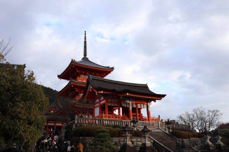 Kyoto: Fushimi Inari-taisha y Kiyomizu-dera (Spanish Guide) - Key Points