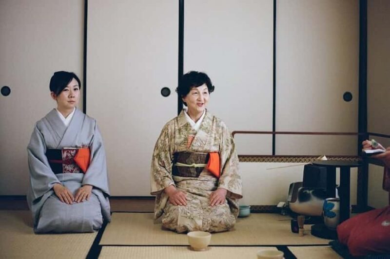 Kyoto: Fushimi Inari, Tea, Geisha Walk, and Crafts Day Tour - Key Points