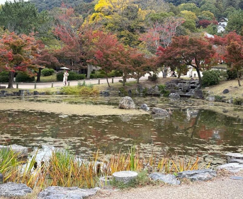 Kyoto: Geisha Area & Yasaka Shrine Walk (Eng & Arabic) Guide - Visiting Yasaka Shrine