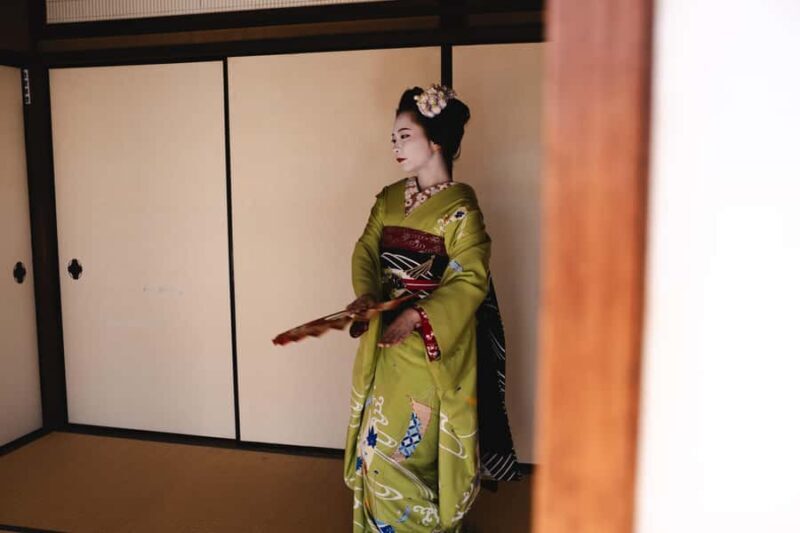 Kyoto Geisha Show Cultural Hour with an apprentice Maiko - Who Will Love This Tour?