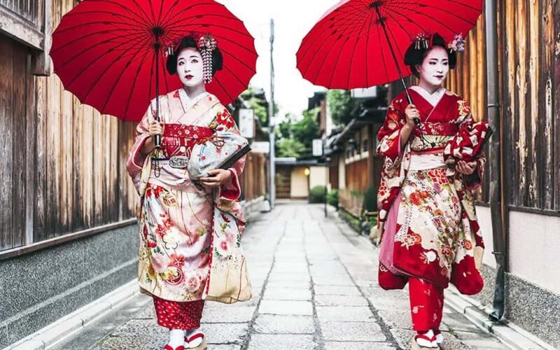 Kyoto: Gion Geisha Culture & History Walking Tour - The Experience of the Guides