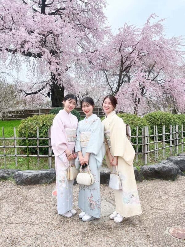 Kyoto (Gion) :Kimono Experience for Kids & Families at WARGO - The Dressing and Styling Process