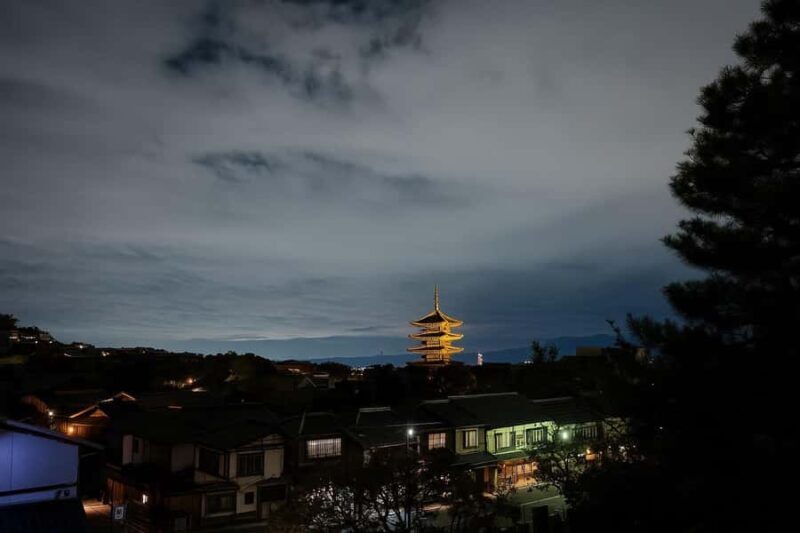 Kyoto: Gion Night Walk & Geisha District with Local Students - Who Should Consider This Tour?