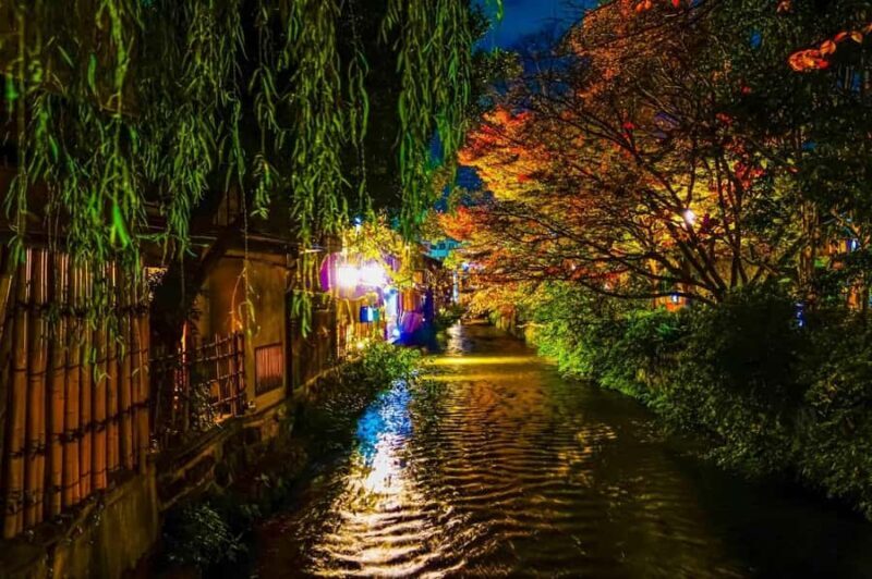 Kyoto: Gion Night Walk of Daily Life & Geisha Culture - The Guide and Group Size