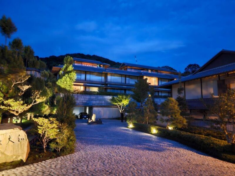 Kyoto: Gion Night Walking Tour with Local Guide - The Included Snack and Its Significance