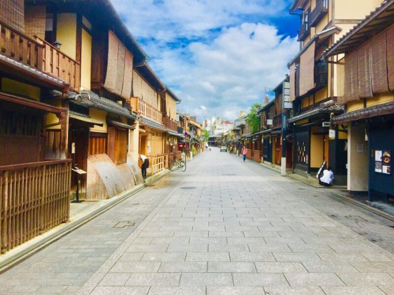 Kyoto: Half-Day Private Guided Tour to the Old Town of Gion - Authentic Insights from Reviews