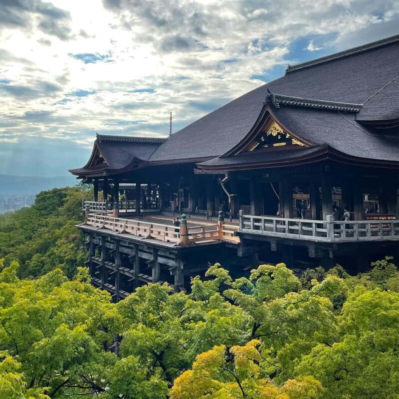 Kyoto Heritage Walk: Temples, Traditions & Timeless Streets - Key Points