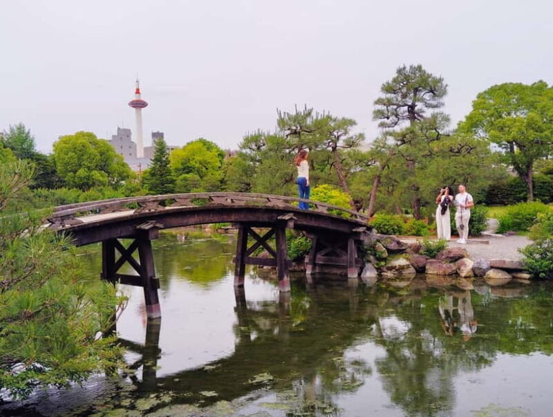 Kyoto: Higashi Hongan-ji Temple & Shsei-en Garden Walk Tour - The Experience: A Seamless Blend of Architecture and Nature