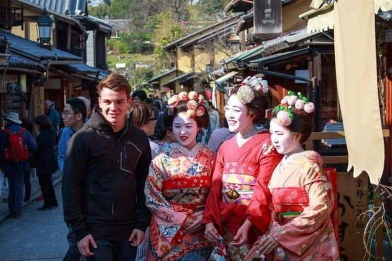 Kyoto Highlights: Gion & Fushimi Inari Tour with Guide - Key Points