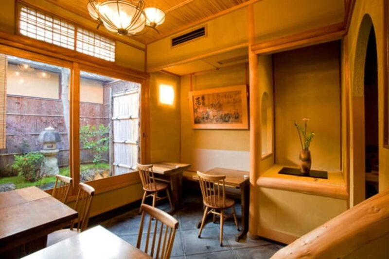Kyoto: Kaiseki Reservation at Hanasaki Manjiro - Key Points