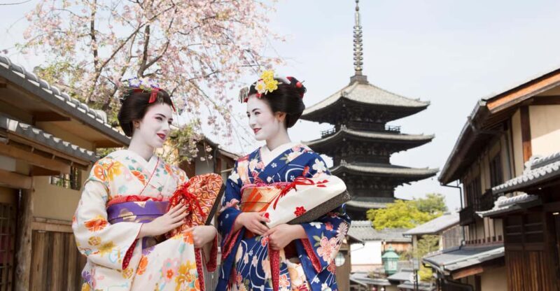 Kyoto : Maiko Makeover stroll and photo shoot experience - An In-Depth Review of the Experience