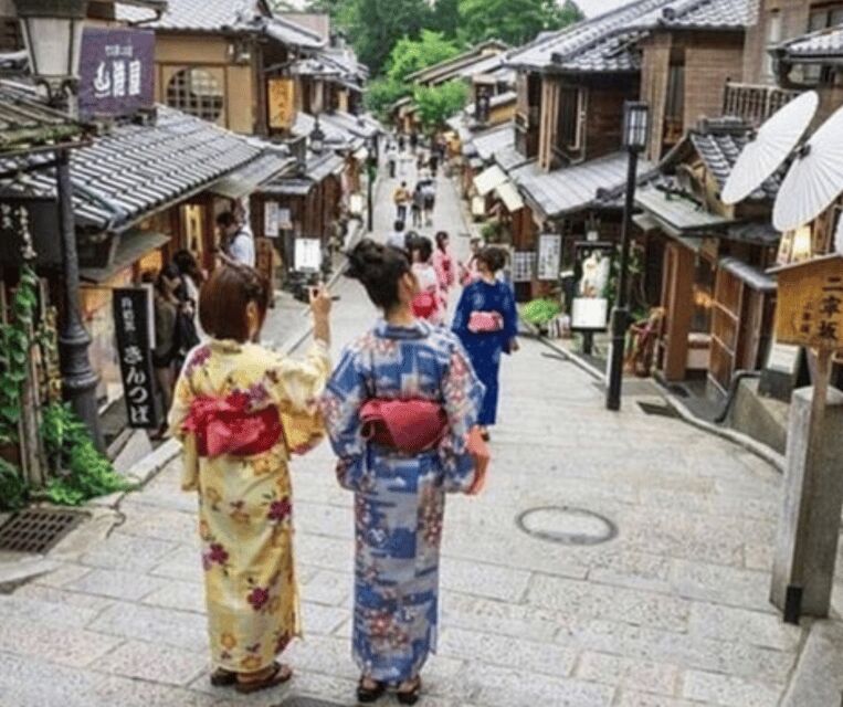 Kyoto: Private Highlights Tour with Guide and Luxury Vehicle - Sample Itinerary: How Your Day Might Unfold