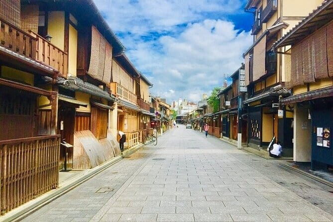 Kyoto Sakura & Hidden Gems of Timeless Tradition - Authentic Encounters and Genuine Peace