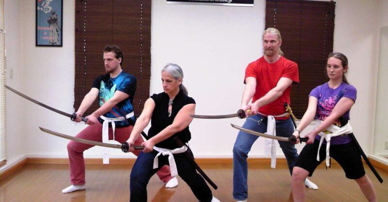 Kyoto: Samurai Sword Class by Experts in Traditional Arts - Key Points