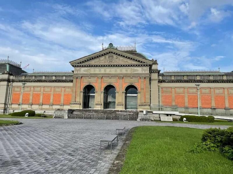 Kyoto : Whispers of Art, Zen &Love Couples Journey in Kyoto - Strolling to Eikand Temple: Light and Reflection