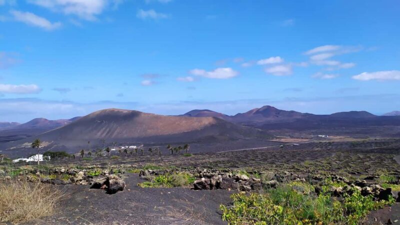 La Geria: a walk among volcanoes and vineyards - Key Points