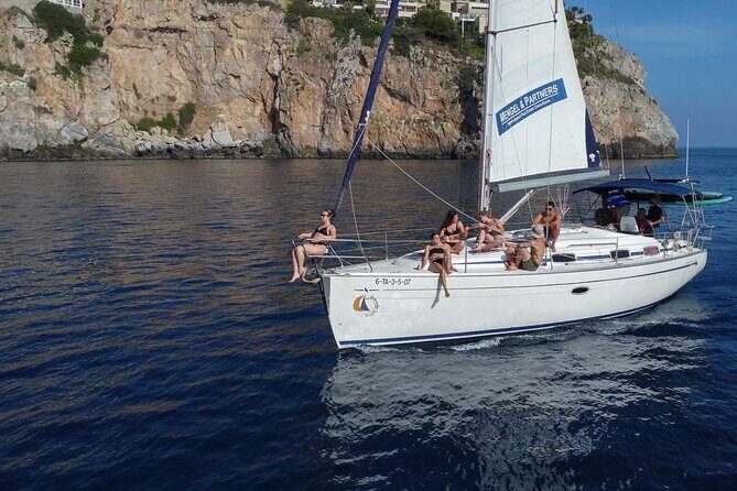 La Herradura: Sailboat with a view of dolphins-Shared - Key Points