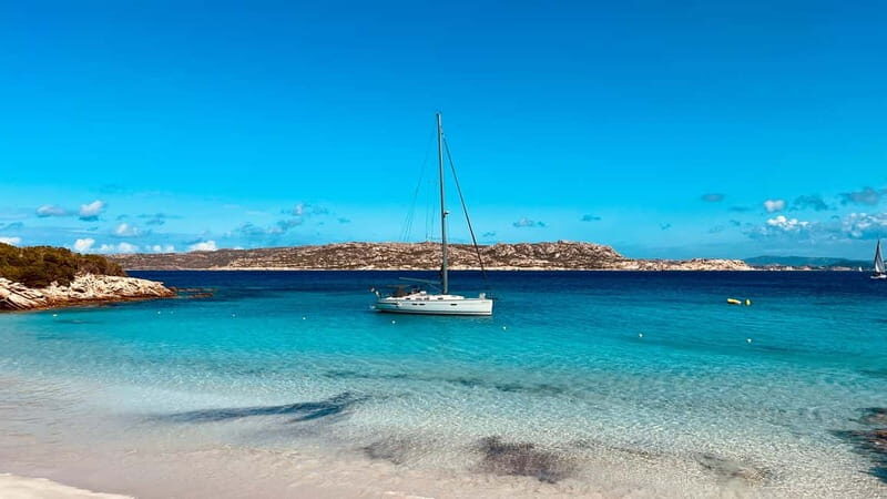 La Maddalena Arcipelago: Sailing boat tour with lunch - The Sum Up
