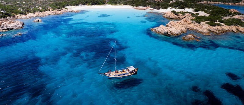 La Maddalena: tour of the islands and lunch aboard the Dolce Vita sailing ship. - A Closer Look at the Experience
