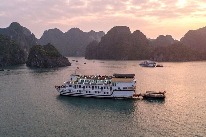 La Regina 2 days tour in Halong Bay & Bai Tu Long Bay - 4 star - Key Points