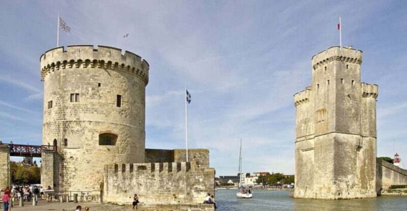 La Rochelle: Private custom tour with a local guide - The Sum Up