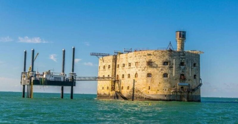 La Rochelle : Private Custom Walking Tour With a Local Guide - A Closer Look at the Itinerary