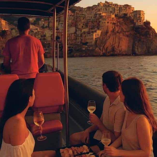 La Spezia: Cinque Terre Sunset Boat Tour with Appetizers - Why Choose This Boat Tour?