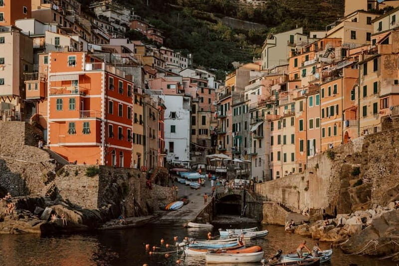 La Spezia: Cinque Terre Sunset Boat Tour with Appetizers - What to Expect in Terms of Comfort & Practicalities
