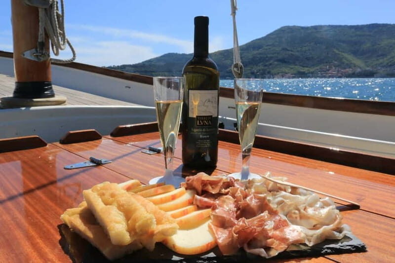 La Spezia: Sunset Boat Tour with Aperitif - Key Points