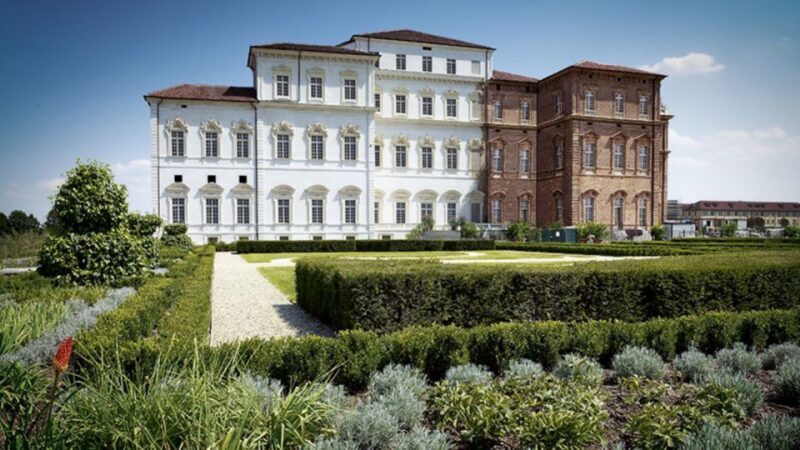 La Venaria Reale Entry Ticket and Hop-on Hop-off Bus Tour - The Savoy Exhibition: A Journey Through History