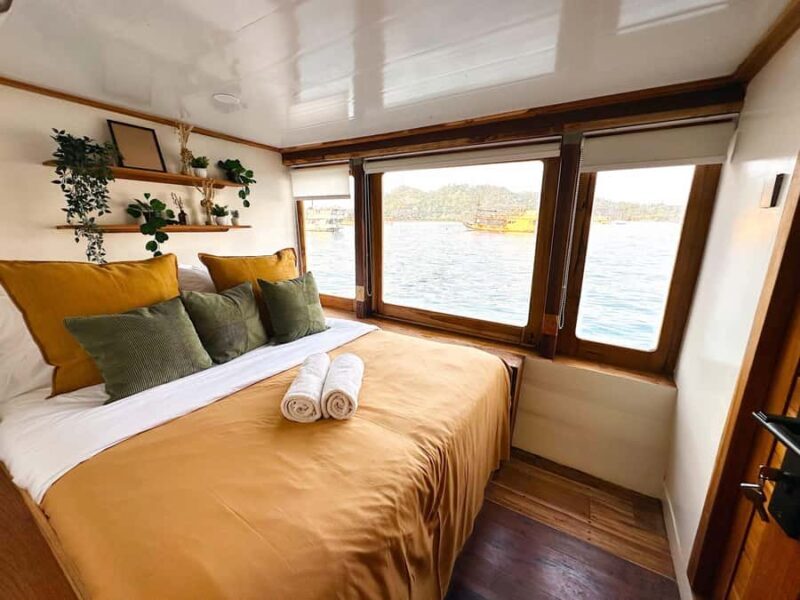 Labuan Bajo: 3-Day Komodo Sailing Tour - Dragons & Snorkel - Key Points