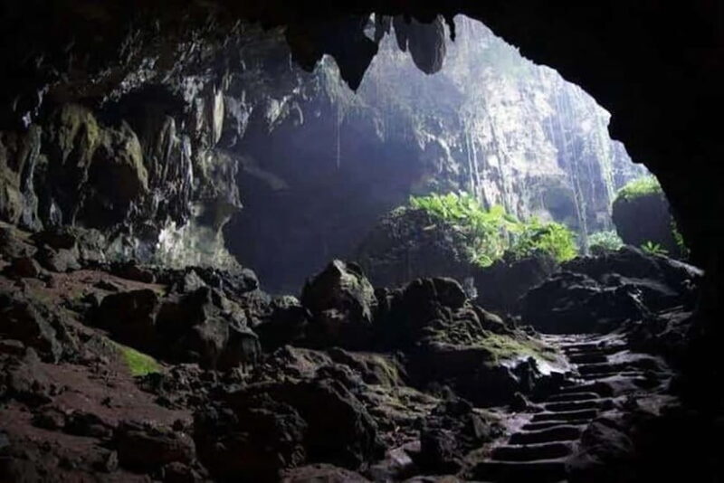 Labuan Bajo: Rangko Cave & Batu Cermin Cave and Sylvia Hill - Key Points