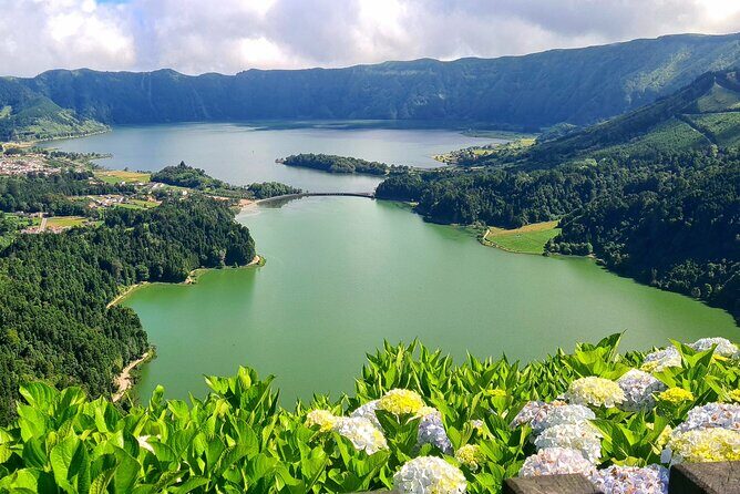Lagoa do Fogo and Sete Cidades Private Full Day Tour - Discovering São Miguel: What to Expect from the Tour