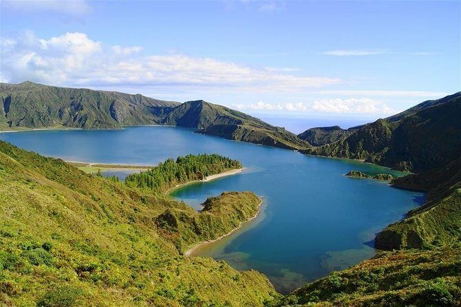 Lagoa do Fogo Walking Tour with Lunch from Ponta Delgada - Exploring the Lagoa do Fogo Walking Tour from Ponta Delgada