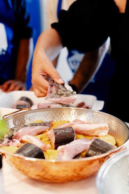 Lagos: Market Tour and Cataplana Cooking Class - From Kitchen to Table